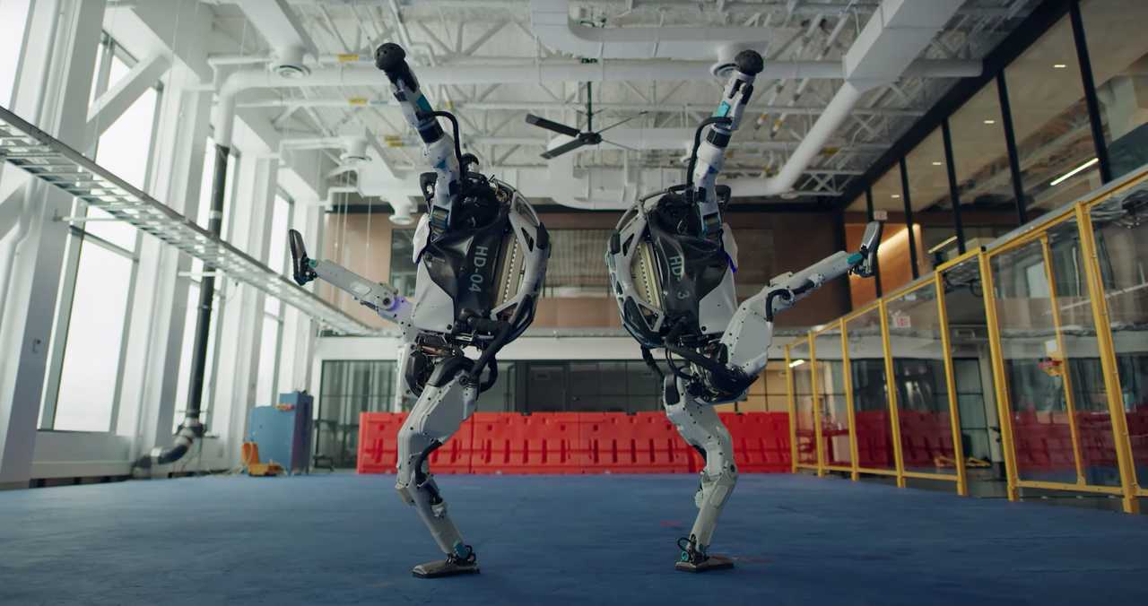 ボストン・ダイナミクスの人型ロボットら、今度は一糸乱れぬキレッキレのダンスを披露 Business Insider Japan