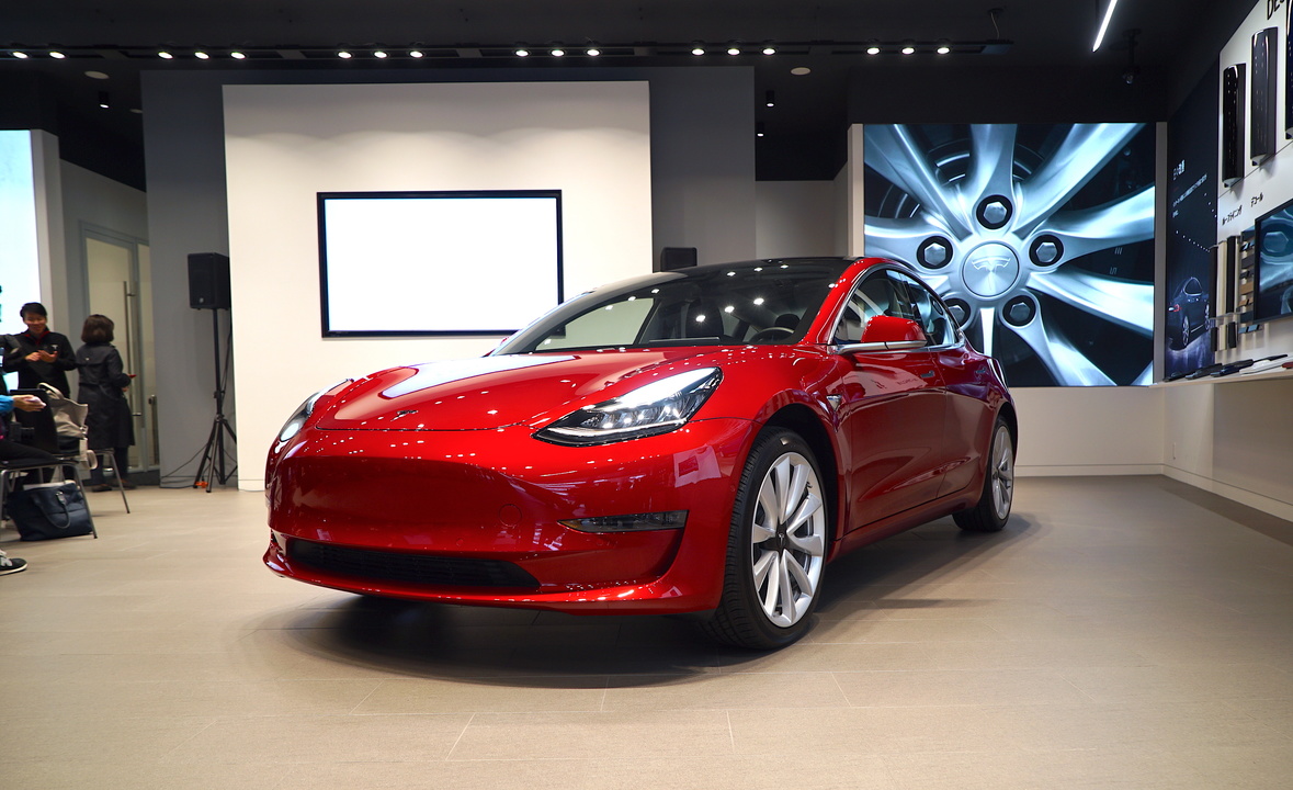 日本にも！ iPhoneにもAndroidにもフトコロにも優しいTesla Model 3 | ギズモード・ジャパン