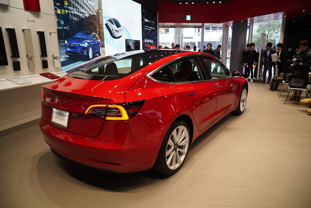 日本にも！ iPhoneにもAndroidにもフトコロにも優しいTesla Model 3 | ギズモード・ジャパン