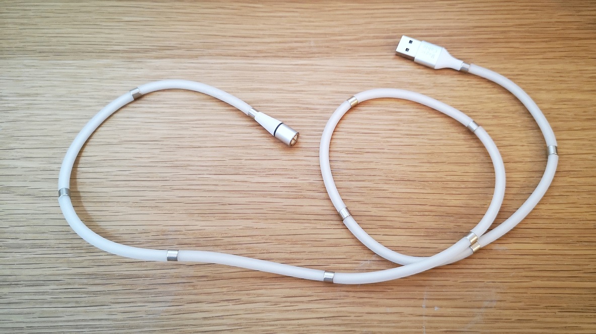 3秒で束ねられる「Magic Cable」で充電ストレスから解放！ ケーブルが絡まないって快適すぎる… | ROOMIE（ルーミー）