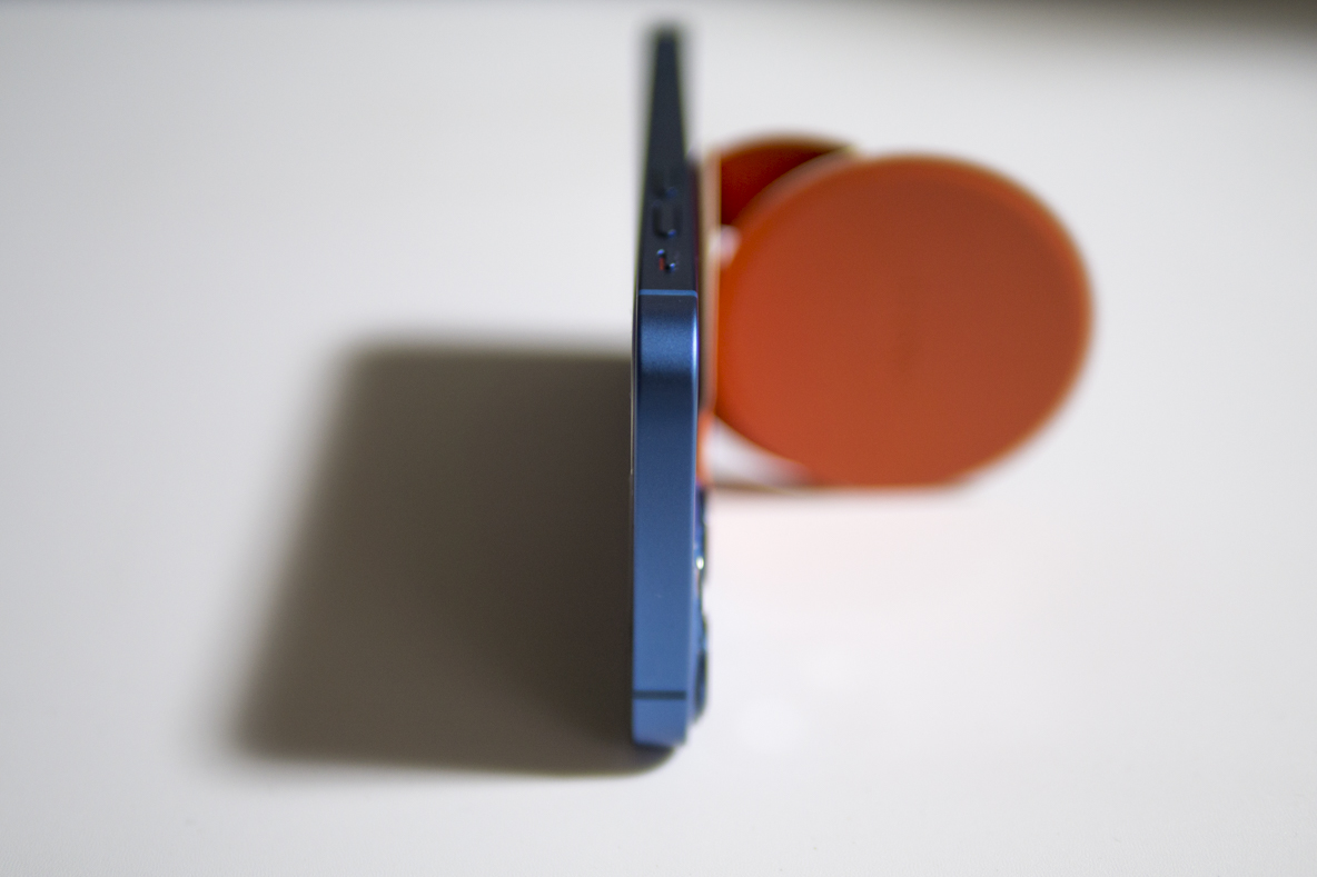 マグネットでピタッとくっつくスマホグリップ「MOFT O Snap」を使い始めたらビデオ通話や動画撮影も快適になっちゃった | ROOMIE（ルーミー）