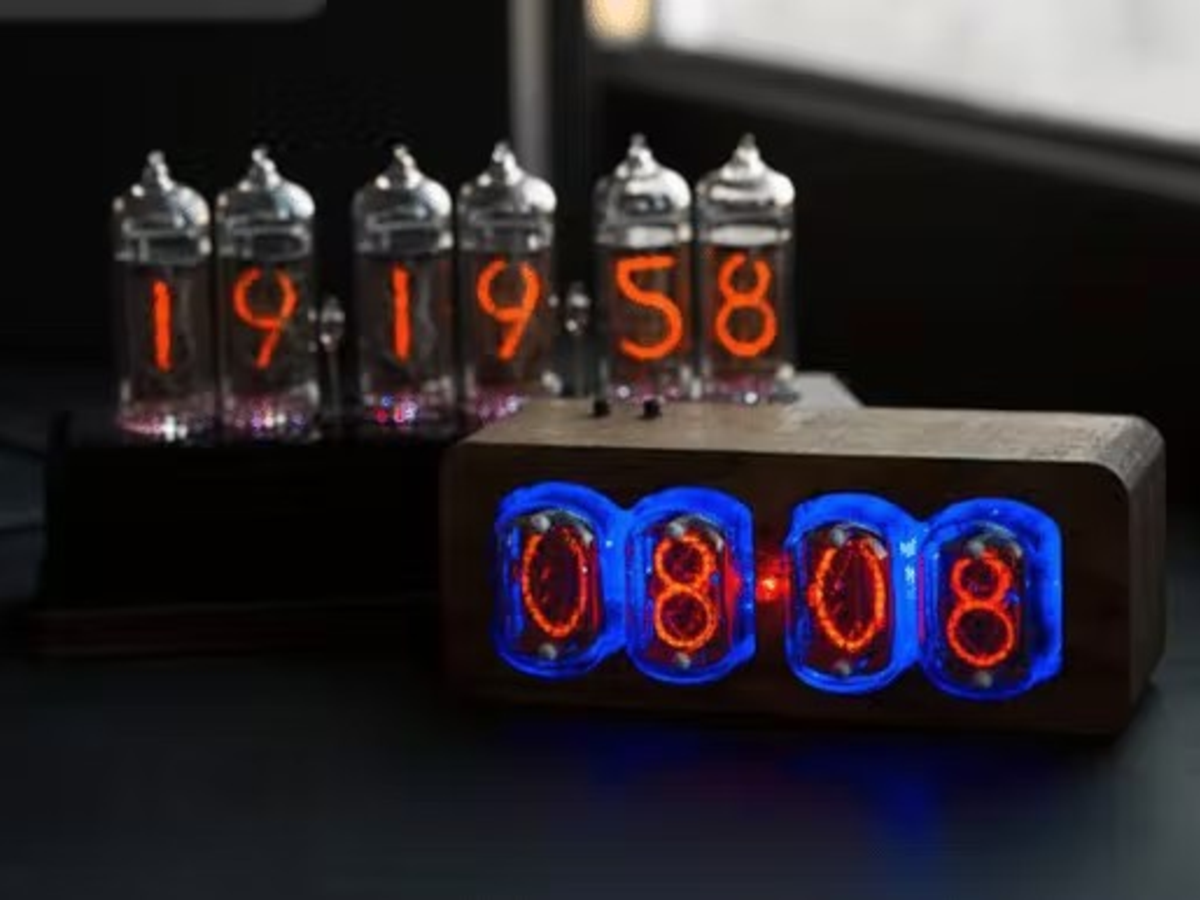 ゆらめく光がノスタルジック！ アート作品さながらのニキシー管置き時計 | ROOMIE（ルーミー）