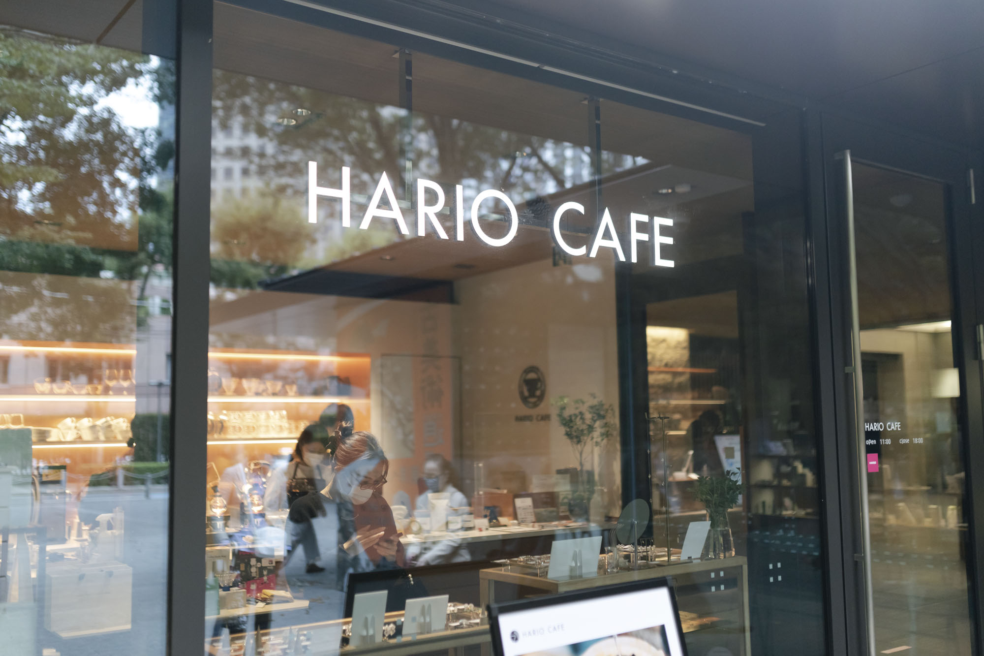 HARIOが展開する「カフェ」には、メーカーだから実現できるコーヒーの楽しみ方がある | ROOMIE（ルーミー）