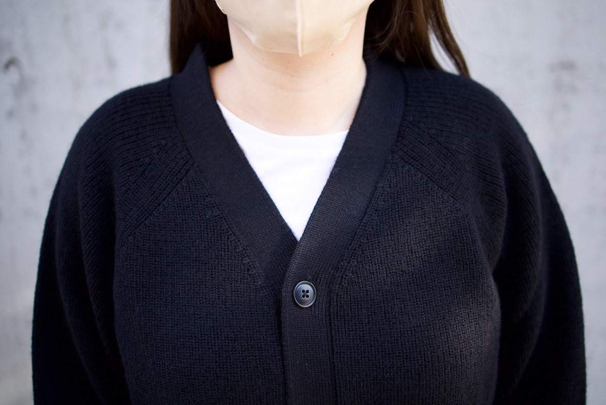MUJI Laboの新作カーディガンは一枚持っていて間違いないやつ！ 何にでも合わせやすくて万能すぎるよ | ROOMIE（ルーミー）